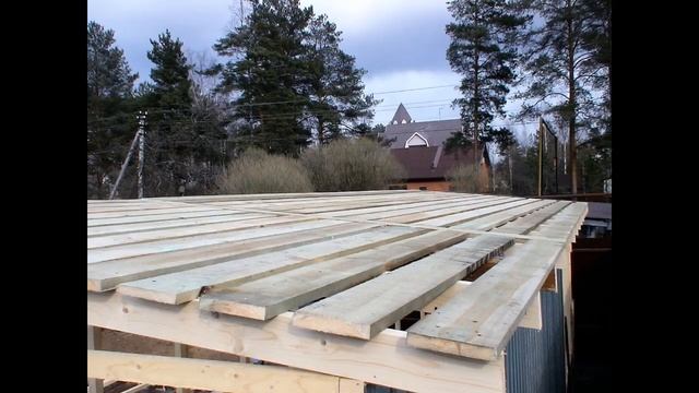 Вопрос  - а, где собачкам зимовать.  Ответ -  строим им зимний домик!