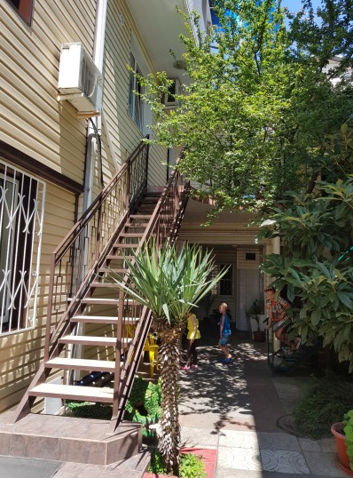 Отдых в Адлере без посредников. Жилье для отдыха в центре Адлера. «У Галины» гостевой дом в Адлере.