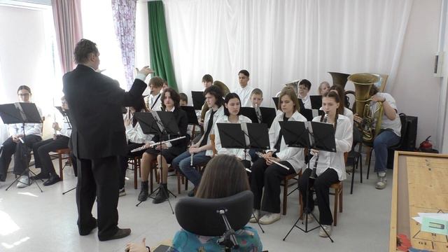 Духовой оркестр ДМШ №1 им. Г. Синисало. Р. Хозак "От героев былых времен" из к/ф "Офицеры".