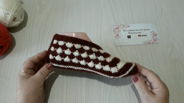 Простые двухцветные следки без шва .ОТ скуки на все руки. Рукоделие.