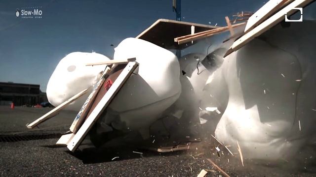 Подушка безопасности из автомобиля в замедленной съемке Slow Motion