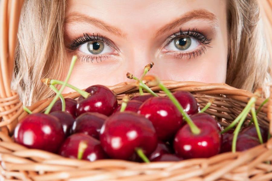 Я   Женщина со вкусом спелой вишни.  Автор текста Ирина Стефашина.  Стихи о любви.