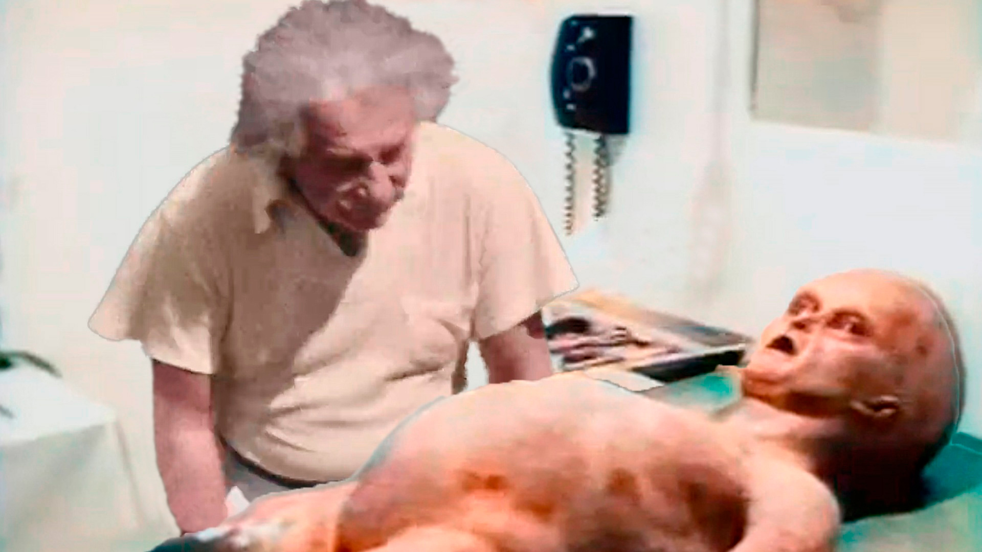 Альберт Эйштейн осматривал НЛО в Розуэлле .mp4