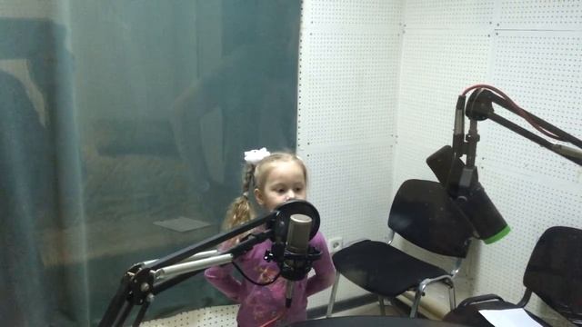 Кошкарова Таисия (5 лет) запись трека для #Russia_NEA_2016_festival