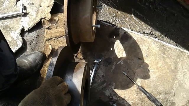 Замена задних тормозных дисков на Pajero 2