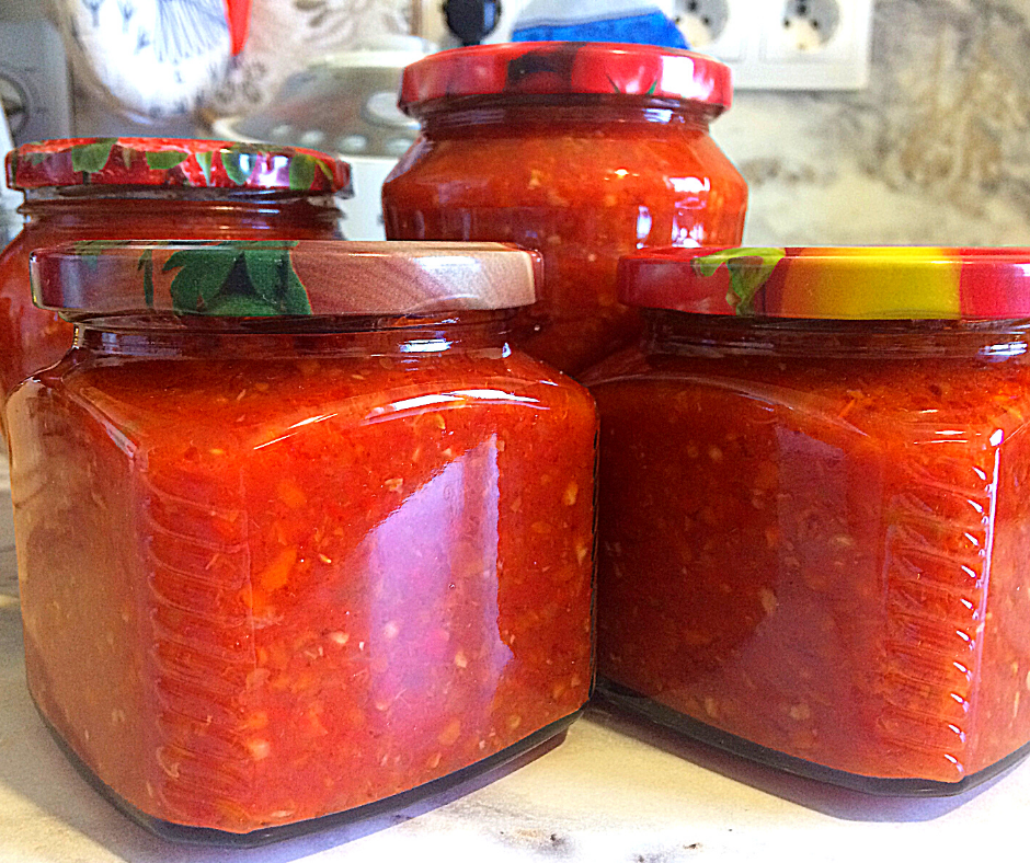Аджика из перезрелых помидор без варки.