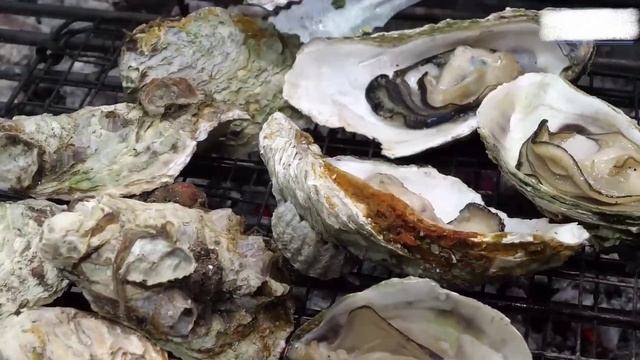 Устрицы запечённые на углях Корейская уличная еда