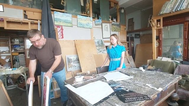 Подготовка к выставке "Дышу родной Сибирью" художника Ильи Золотухина (2023 год)