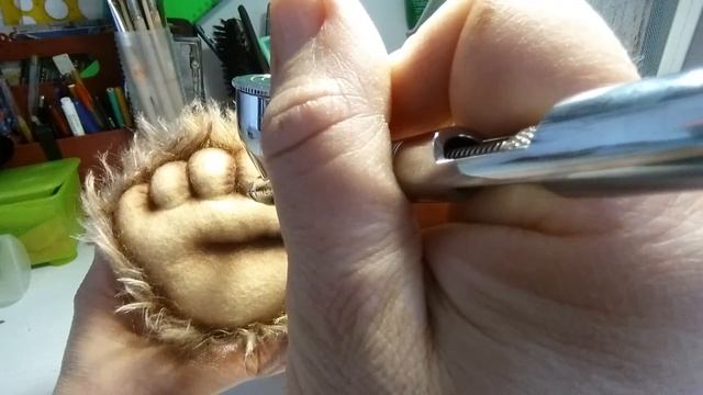 Тонирую лапу мишки аэрографом