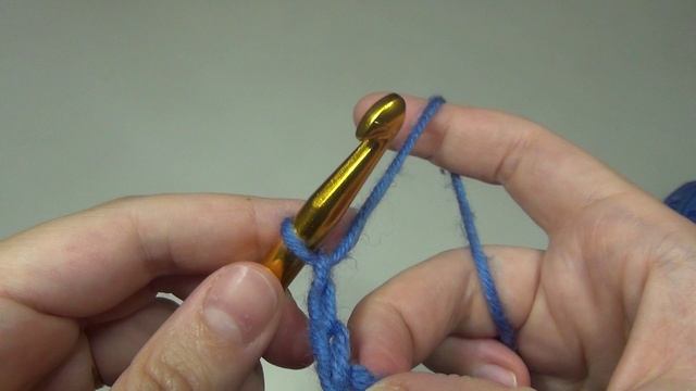 Урок 7.2 ЛЕВАЯ РУКА. Столбики с накидом в цепочку. Вязание крючком не глядя