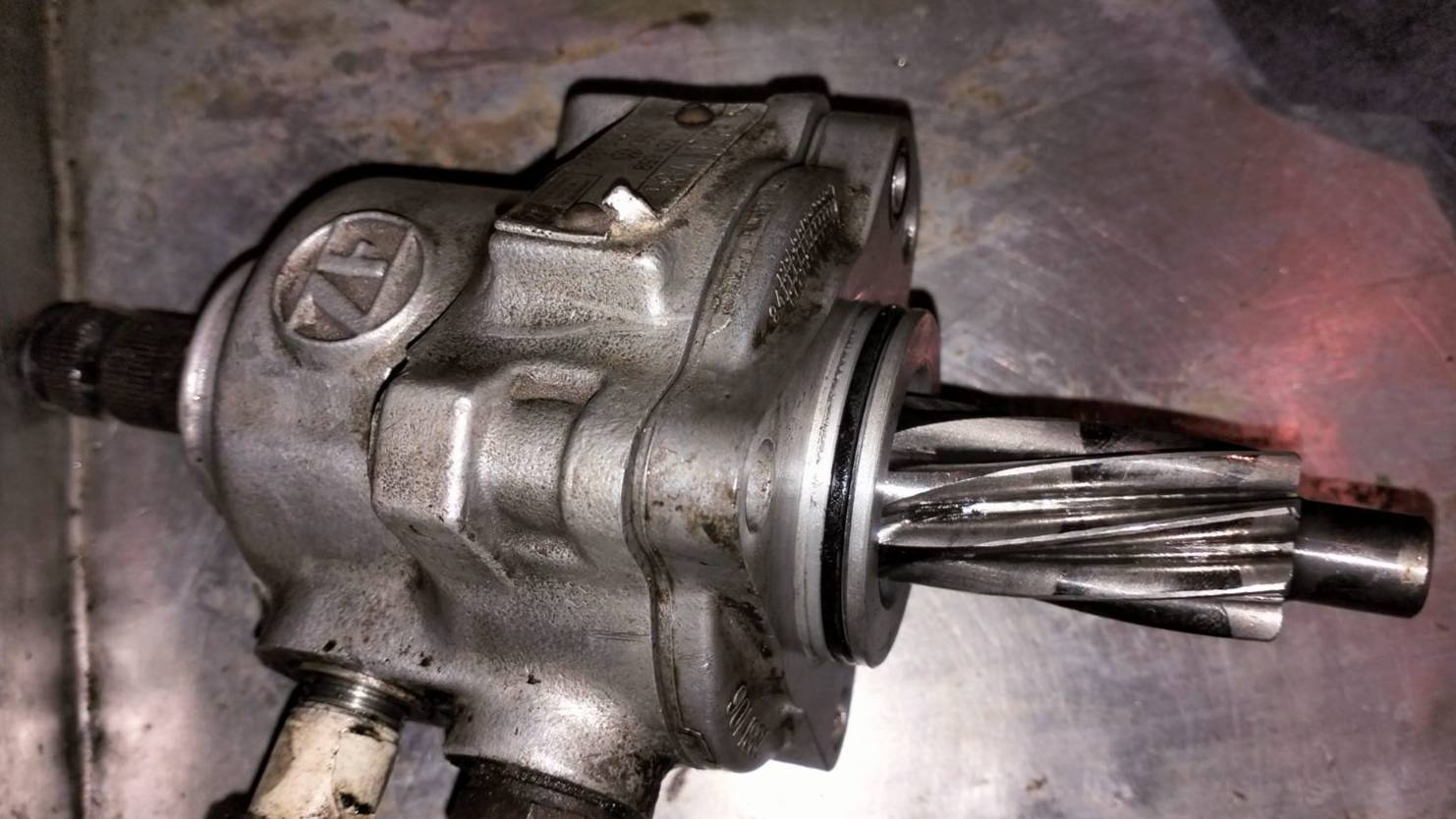 Замена сальника рулевой рейки ZF с ГУР, без съёма всего механизма. Audi80.