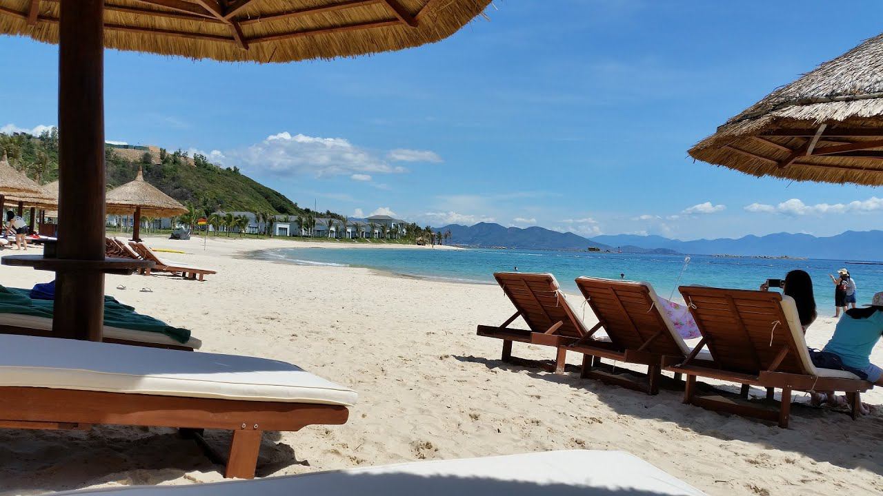 Отель Вьетнама в Нячанге Vinpearl Golf (Винперл) Пляж отеля.