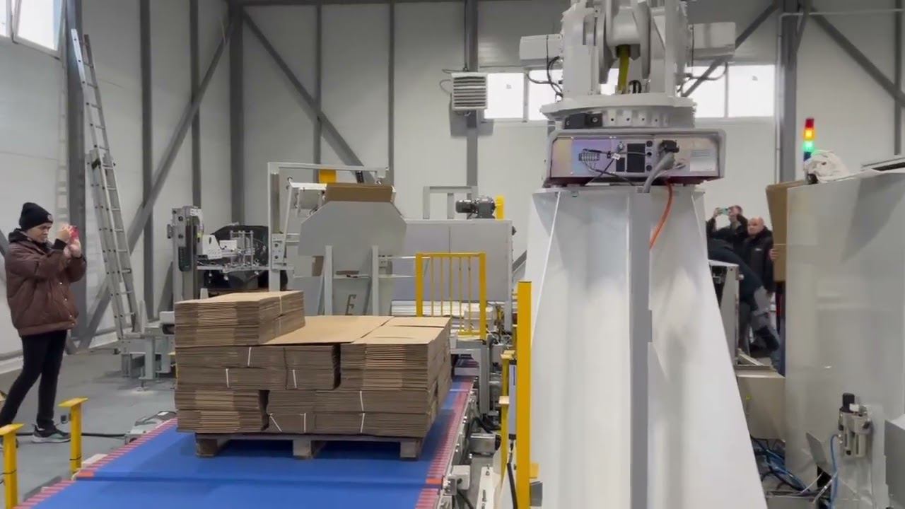 Тестовый запуск уникального S-робота для FFG линий на производственном комплексе "Гофро Технологий"