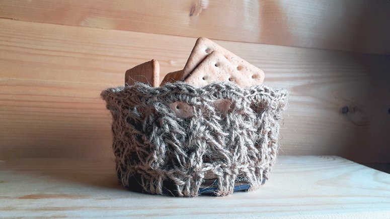 Сухарница (корзиночка) крючком из джутовой пряжи