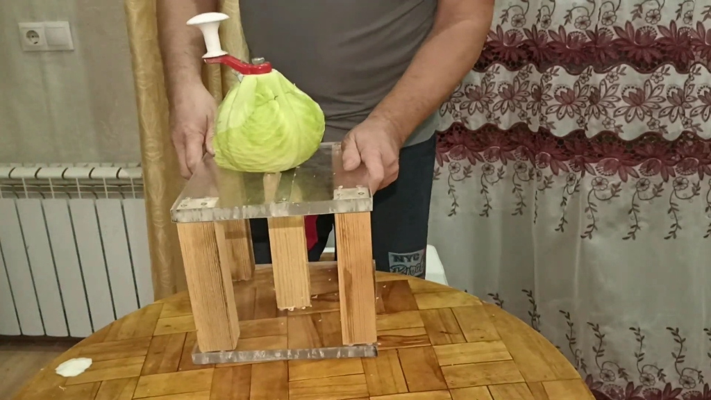 Механическая шинковка для капусты своими руками.mp4