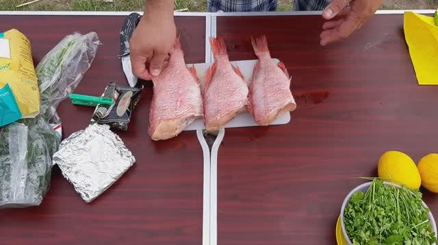Морской окунь на мангале в фольге и на решетке