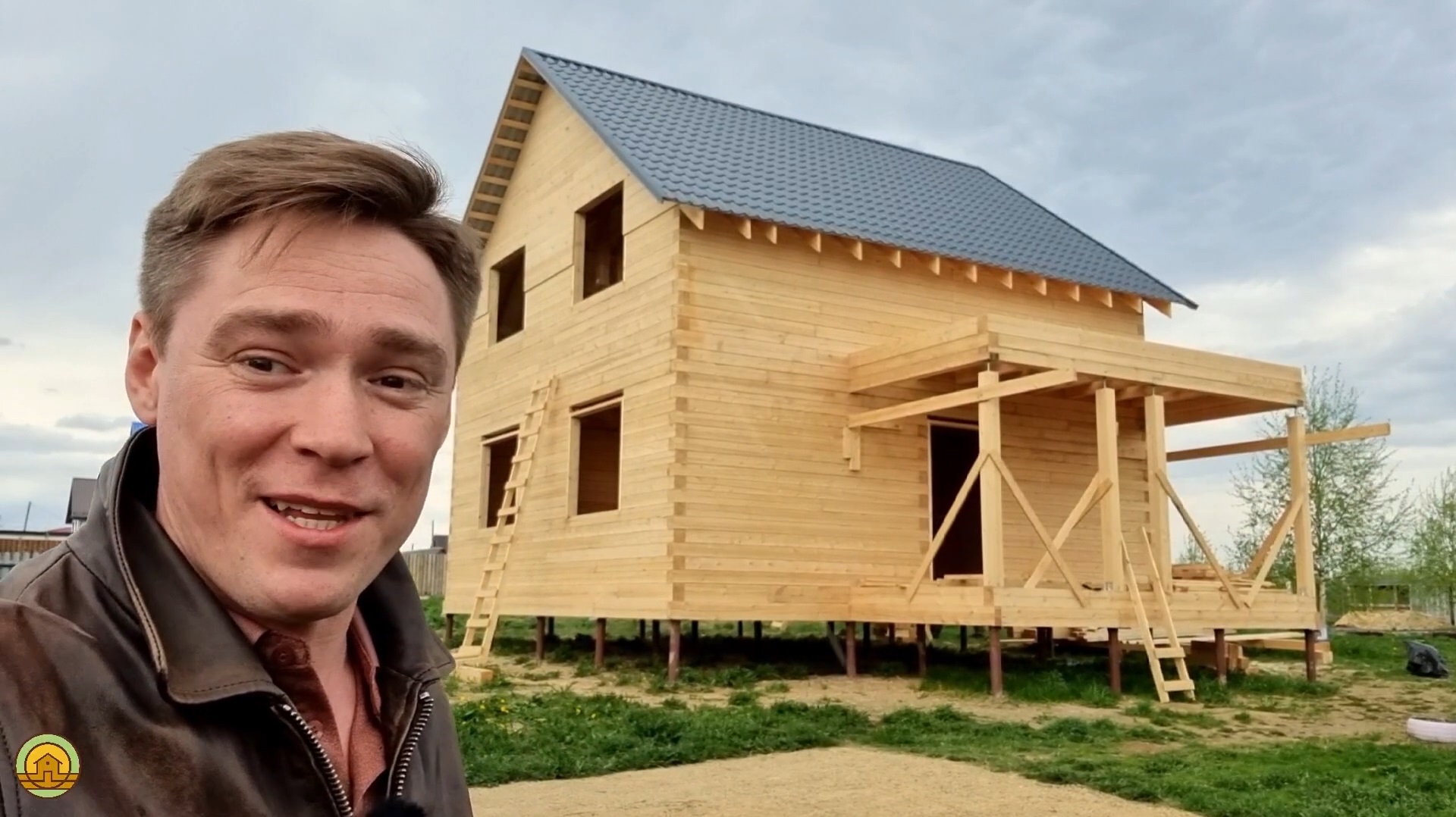 Построить дом из бруса 8 на 8 в 1,5 этажа с пристройкой в Выльгорте. Обзор качества дома и работы