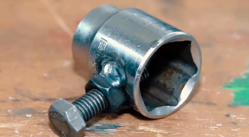 Самодельный универсальный ключ из головки