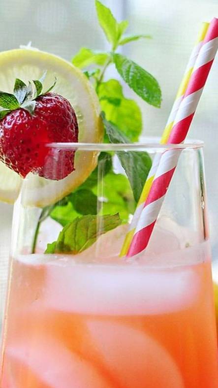 Мятно клубничный лимонад.