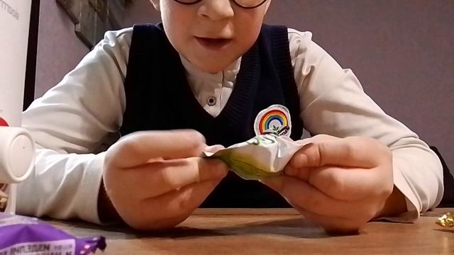 распаковка подарка от Федерации бокса.(телефон?)