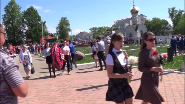 Возложение цветов на Братском кладбище.Ряжск.9 мая 2018 год.