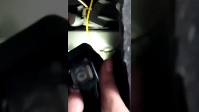 Тойота Аурис замена лампочки заднего габарита