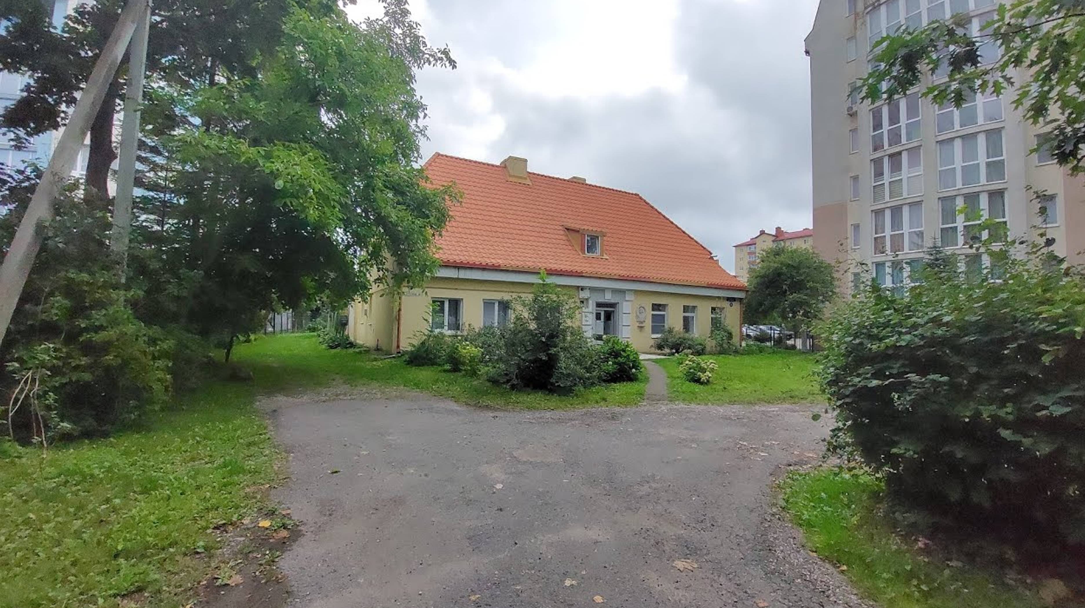 Мой отпуск.Зеленоградск.День 3.  ч. 1.Едем на Куршскую косу. Дом, где останавливалась королева Луиза