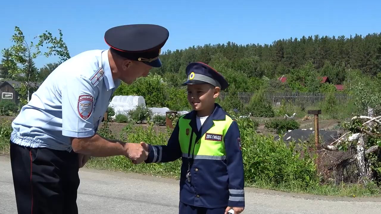 Юный инспектор ДПС ГИБДД из Снежинска