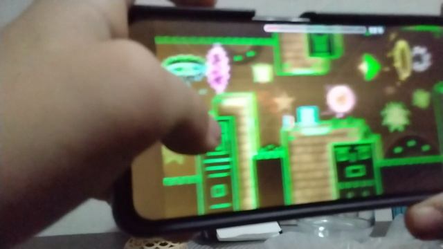 Прохождение нескольких уровней в geometry dash