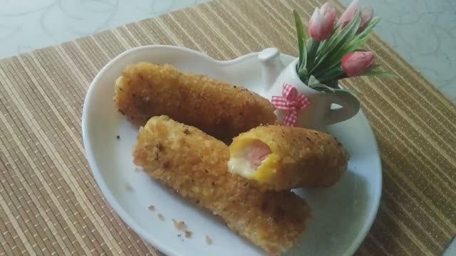 Заворачиваю сосиски в хлеб и готовлю вкуснейшие сосиски в тесте без возни с тестом. Быстро и просто