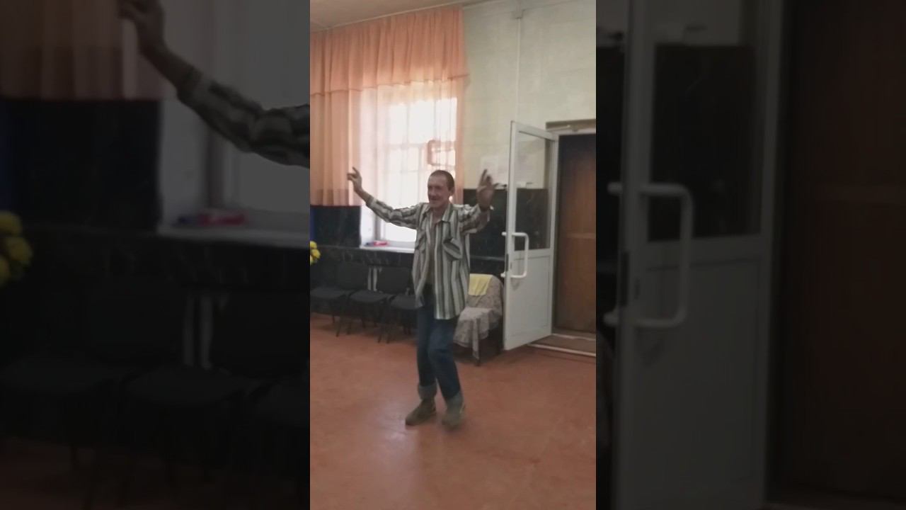 Отжигает! #танцы #любовь #смешное #смешноевидео #танцевальноечудо