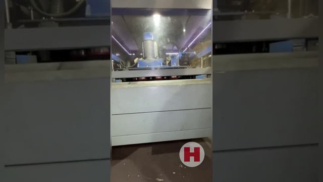 Зачистка плоской заготовки и скругление кромки на станке SGRD-1000.