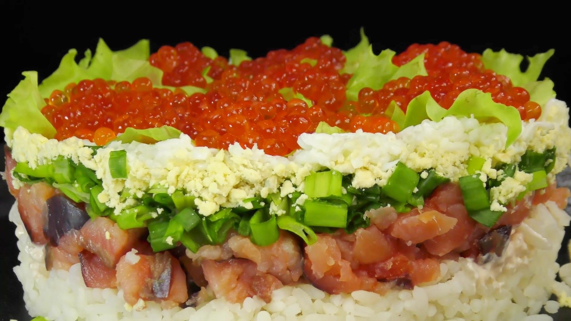 Салатик из вяленой горбуши и её икры!)).mp4