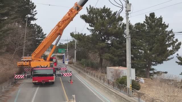 50 тонный кран | Демонтаж забора