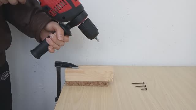 Закручивание саморезов электродрелью Einhell TC-ID 720/1 E