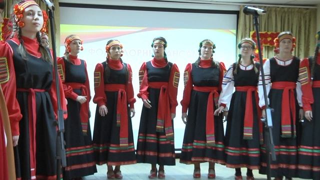 На ком кудрюшки (хороводная Московской области), Да во горнице (Смоленская обл)