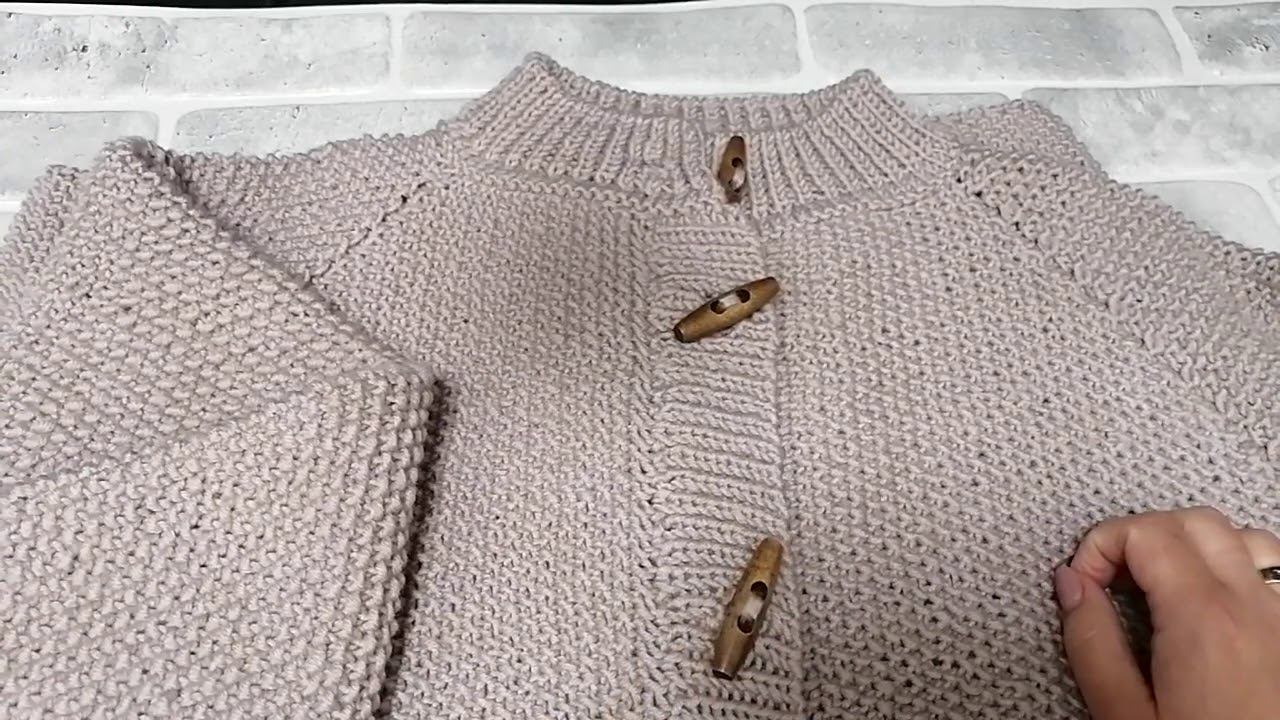 Обзор кардигана, реглан сверху, спицами.