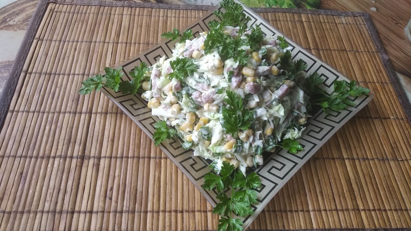 Салат c кукурузой. Простой но очень вкусный.