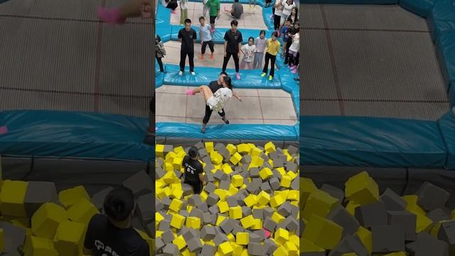 ПРЫЖКИ НА БАТУТЕ | Trampoline Jumping  | Смешные видео | Funny Videos #19 #poseitv #shorts #шортс