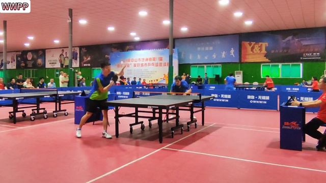 Su Zhi - мастер игры пером слева (RPB)