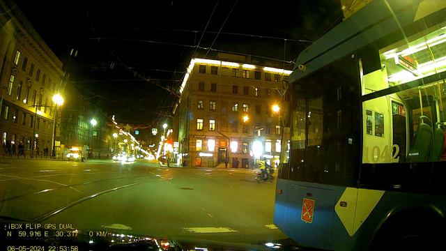 Двое под кирпич