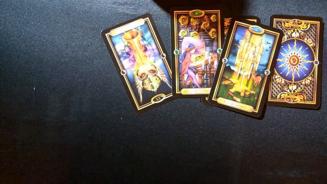 Гадание онлайн на отношения в паре. Что он думает? Как к Вам относится?