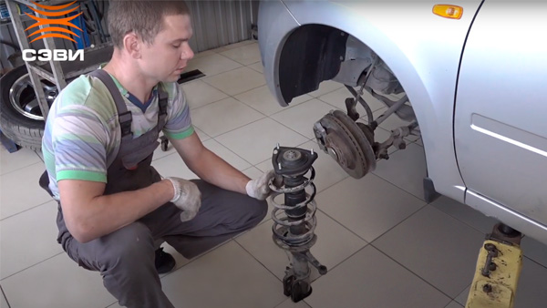 Замена опор стоек и рулевых наконечников на а/м Лада Гранта, Калина, Приора