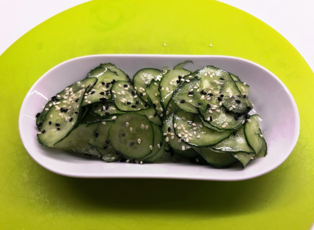 ВКУСНЫЙ И ПОЛЕЗНЫЙ САЛАТ С ОГУРЦАМИ И КУНЖУТОМ!