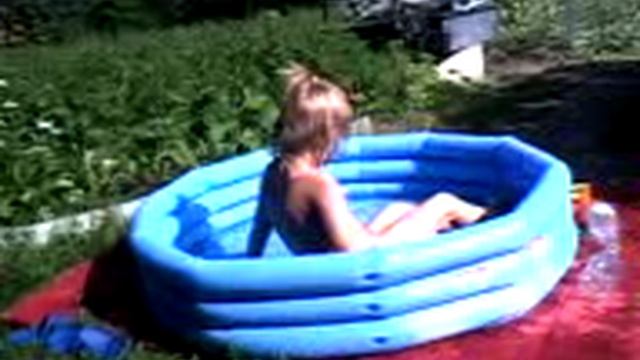 2012.07.15 Вика Осокина (опека) в бассейне.