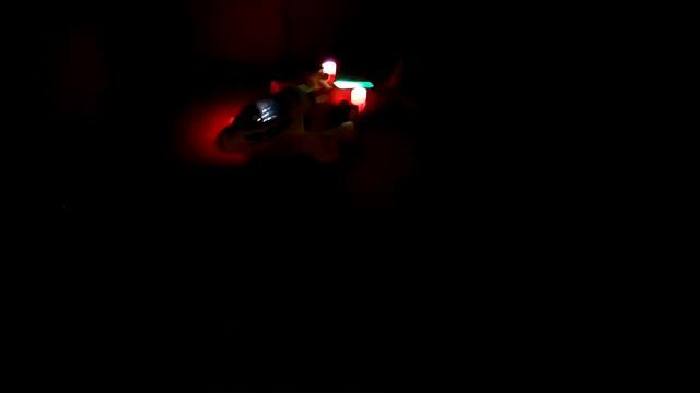 Модель вертолета,  (свет, музыка, выстрелы, крутится винт и сам) Новая. Купить по ссылке под видео.