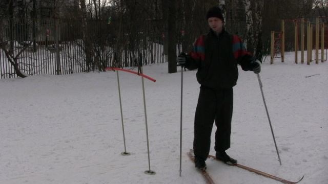 Проезжаем в ворота на лыжах