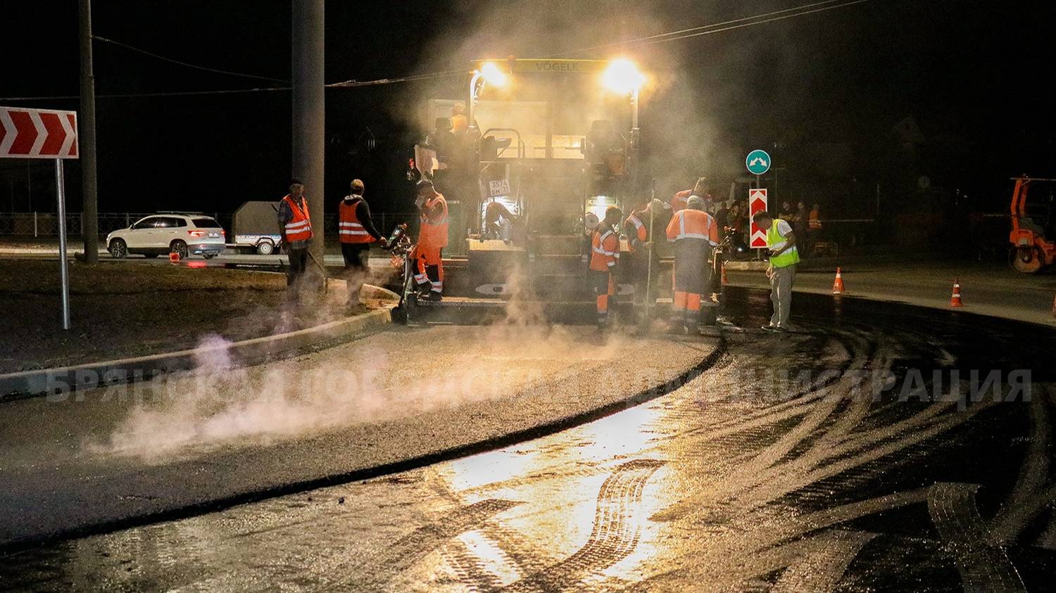 От рассвета до полуночи: в Брянске сняли на видео укладку асфальта на улице Ильи Иванова