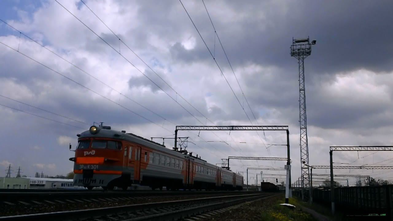 РЖД ЭР9П-К-301 с приветливым помощником