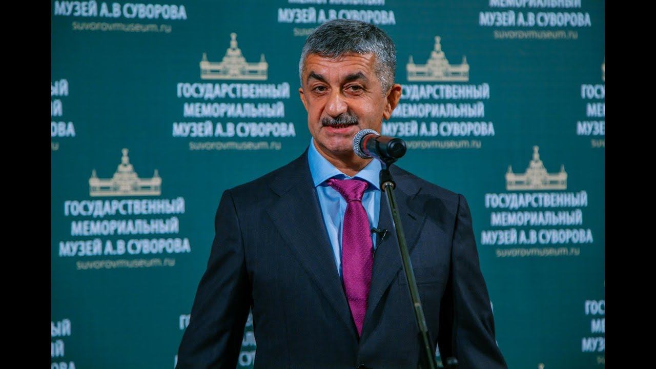 Мусса Экзеков подарил уникальную коллекцию музею А.В. Суворова